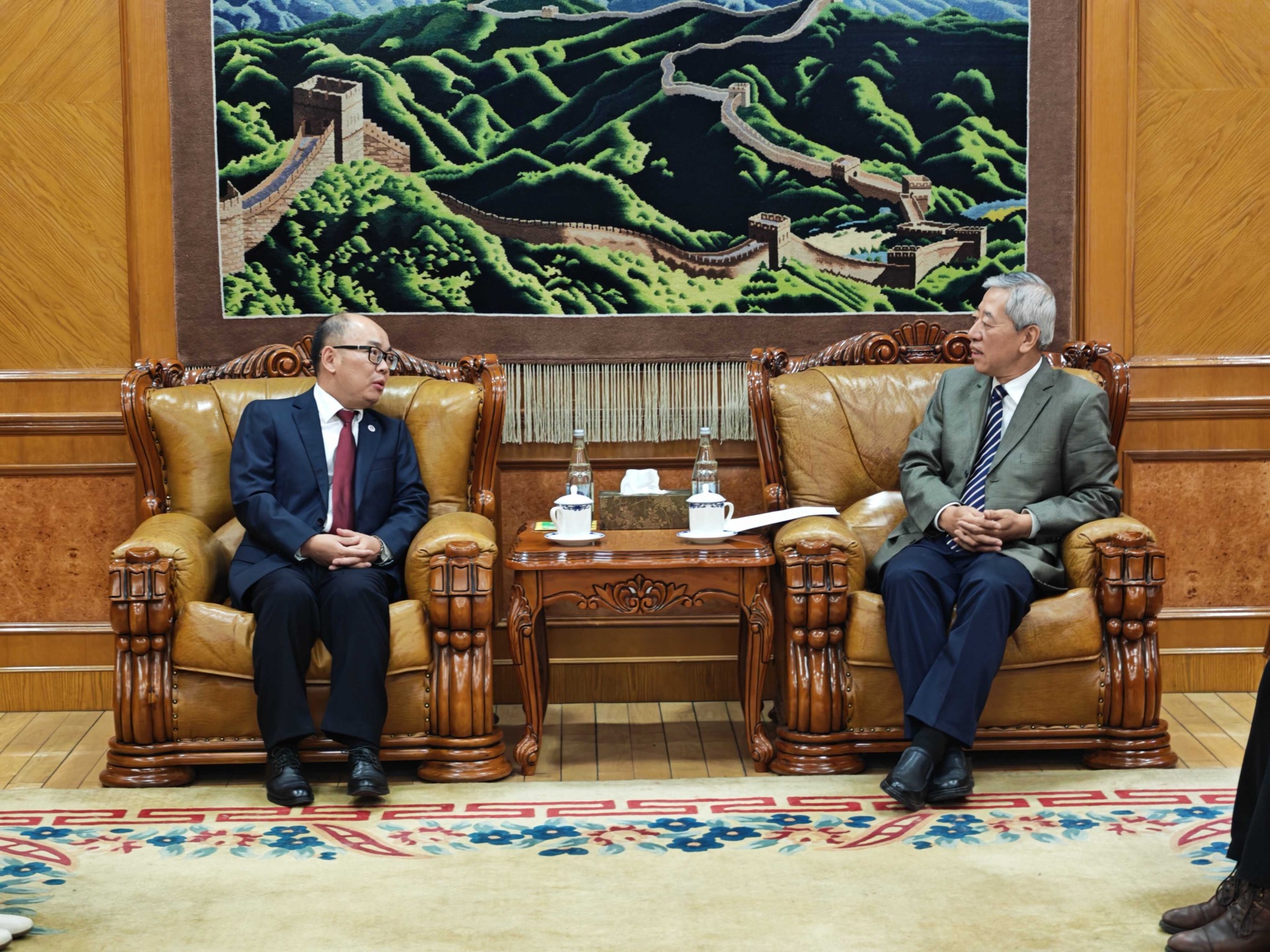 Посол Китая обсудил с экспертами обмен опытом в области верховенства ...