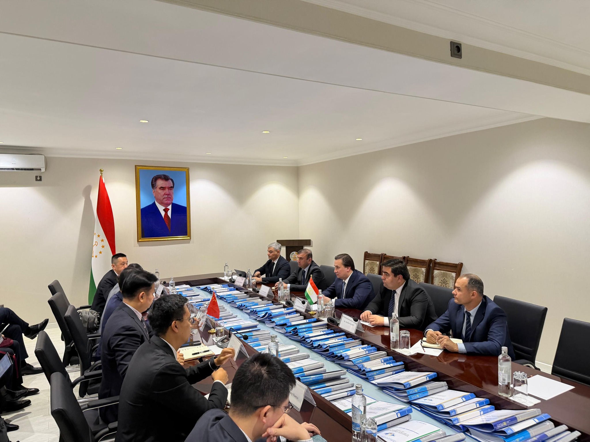 Таджикистан и Китай обсудили перспективу закупки самолетов COMAC и ...